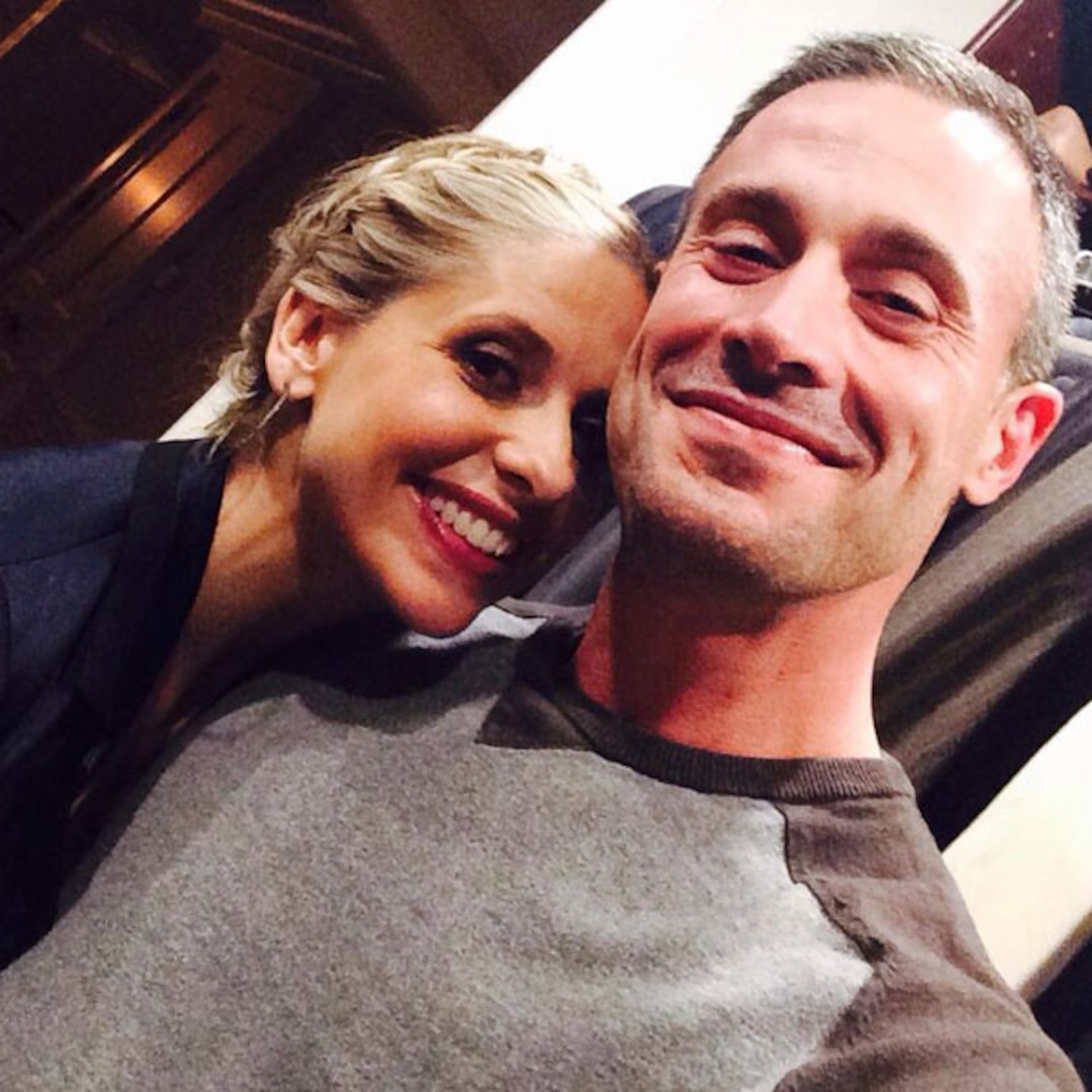 Rare Selfie Sarah Michelle Gellar Cozies Up To Freddie Prinze Jr E